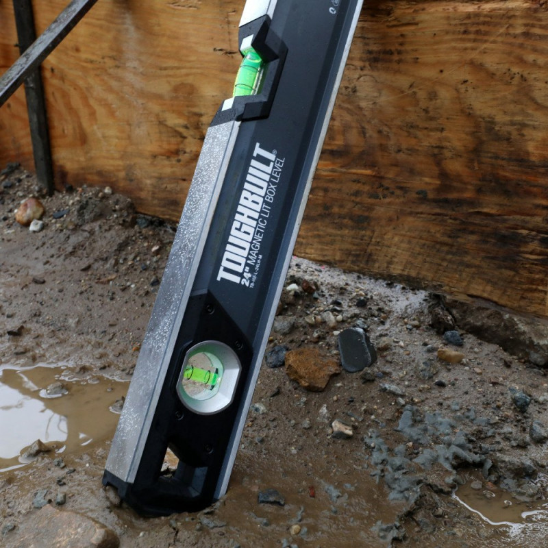 TOUGHBUILT | Niveau magnétique éclairé 60cm | TB-H2-L-M60LH-M